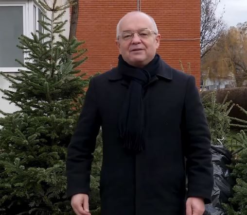 Pomii de Crăciun, colectați gratuit de Primărie până la mijlocul lunii ...