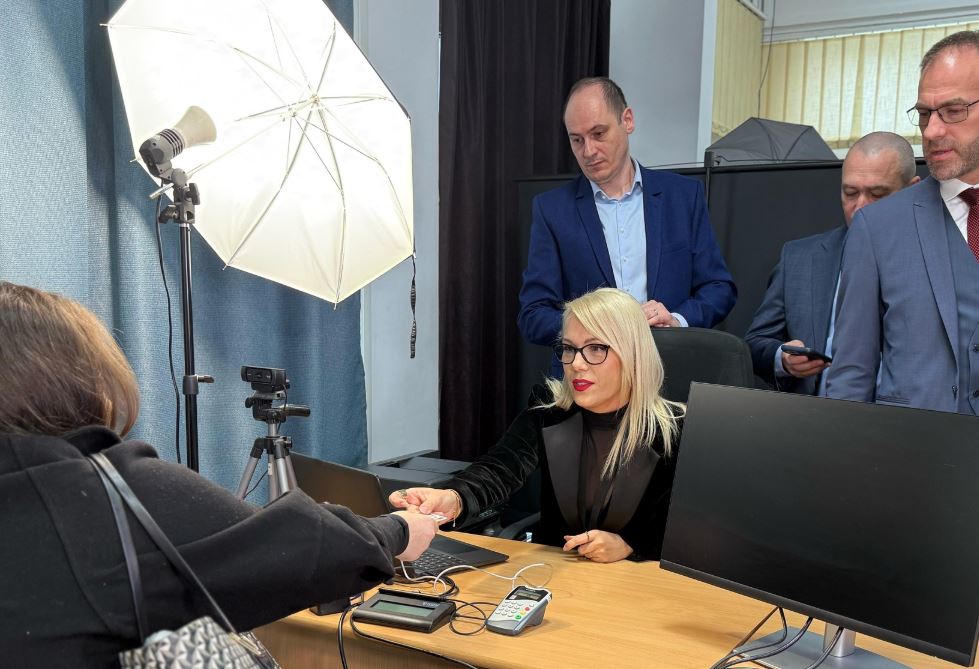 Primul buletin electronic din România, în versiune actualizată, a fost ...
