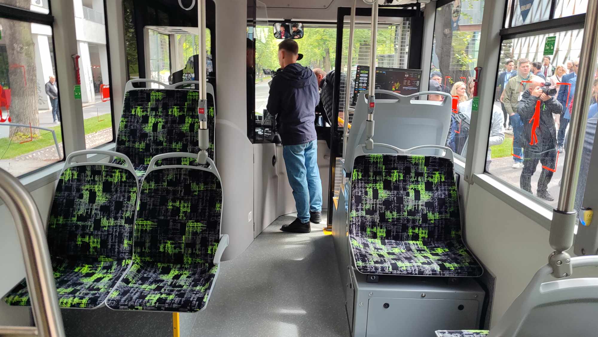 Autobuz fără șofer, în teste prin Cluj-Napoca. Emil Boc: „Viitorul ...