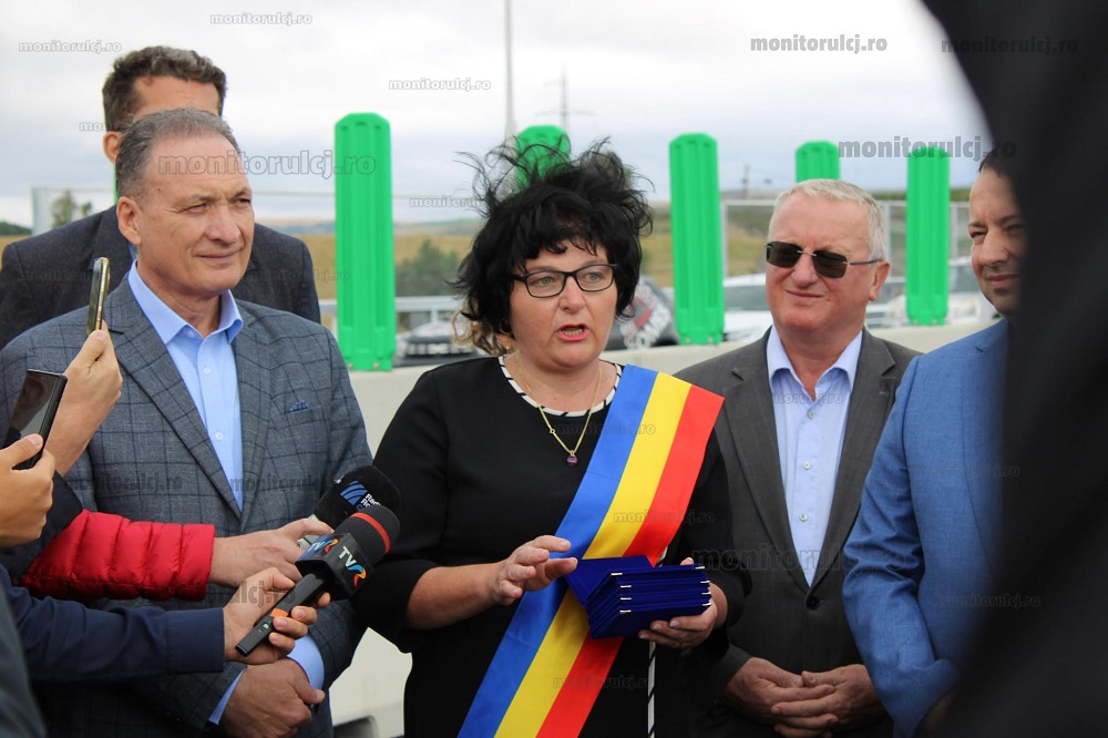 Prea mulți politicieni pentru prea puțină autostradă!