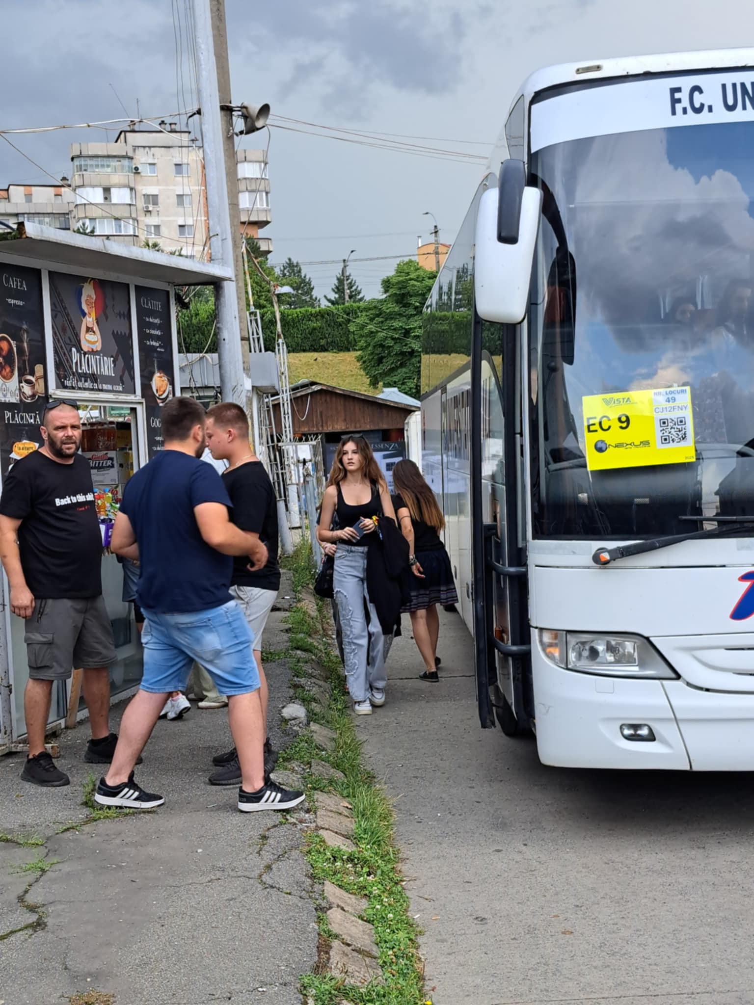 Start oficial pentru Electric Castle 2025. Primul bus a plecat de la ...