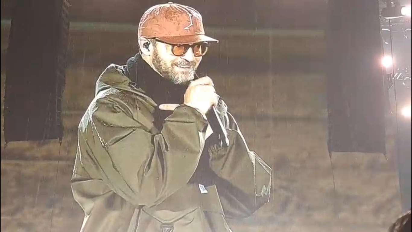 Skrillex în noroi, Justin Timberlake în fular! Cum a arătat distracția ...