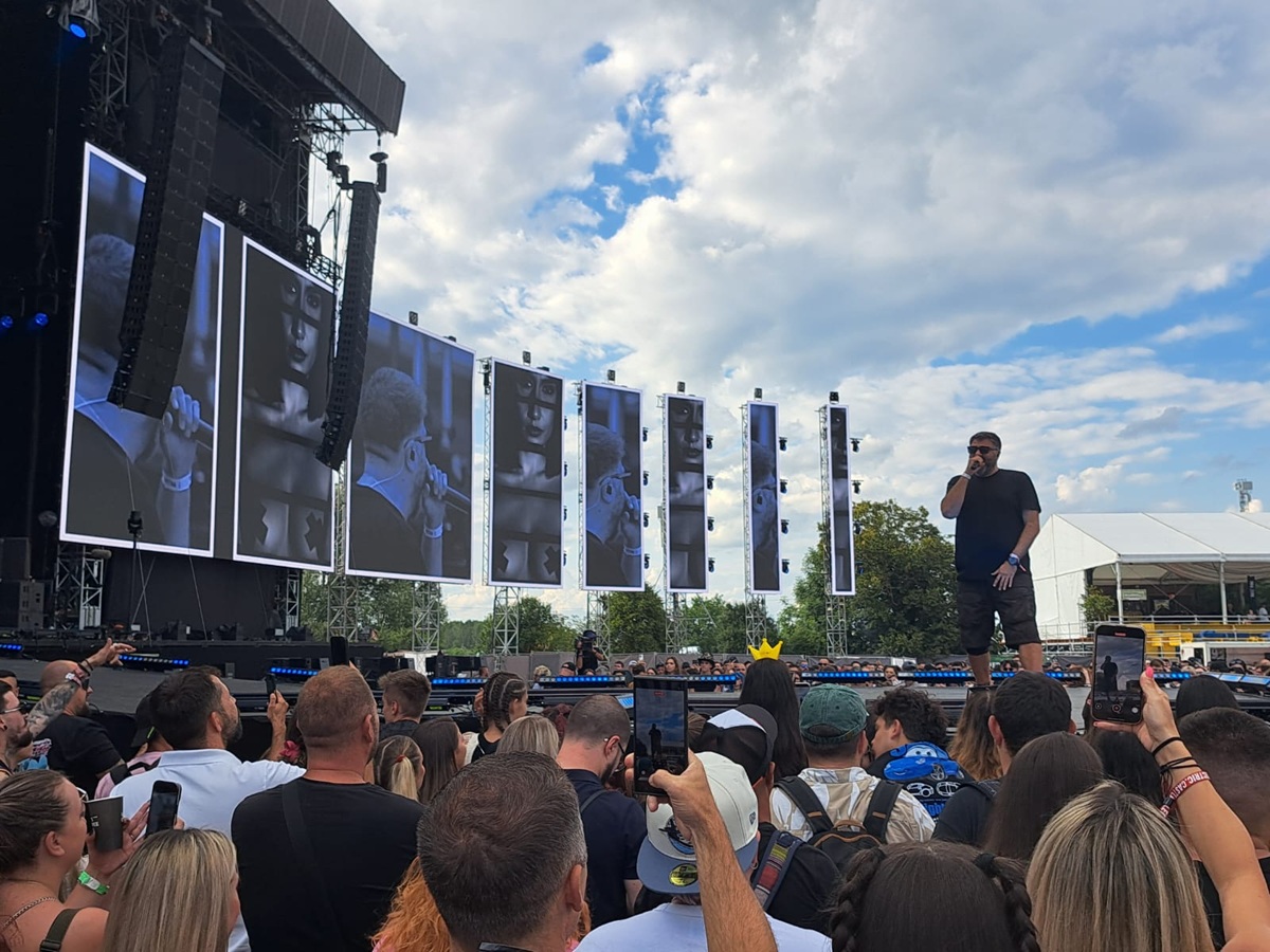 Grasu XXL, limbaj extrem de vulgar pe scenă. Concert interzis minorilor ...