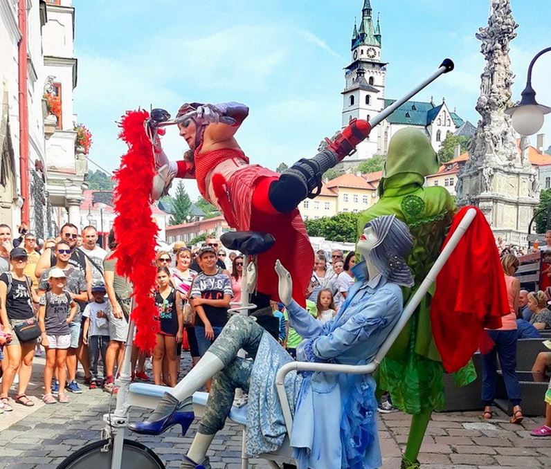 Festivalul stradal WonderPuck 2025: artiști din șase țări se reunesc la ...