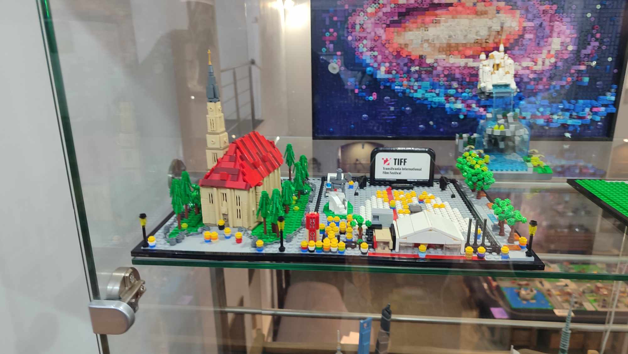 Expoziție inedită la Cluj-Napoca. Mii de piese LEGO® vor transforma ...