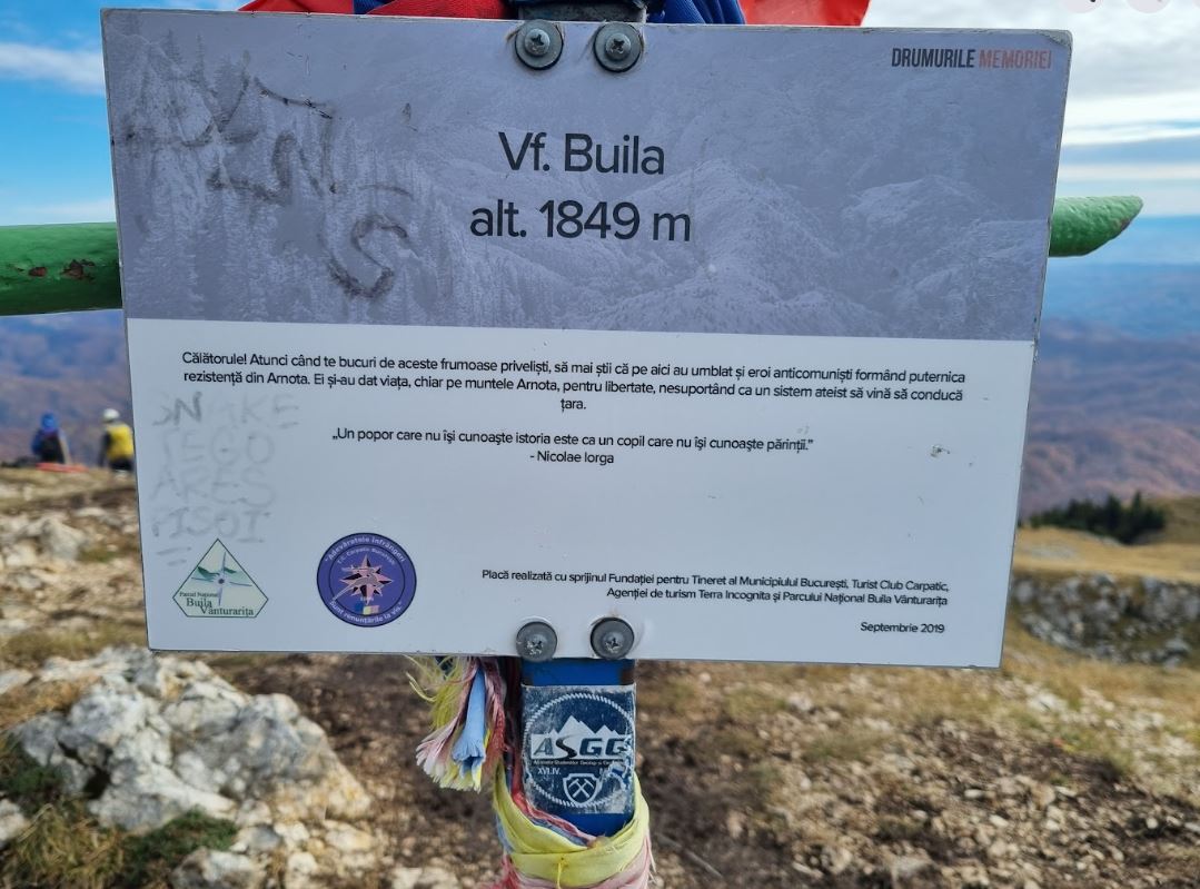 Simboluri fasciste pe munții României: însemne legionare pe Vârful Buila