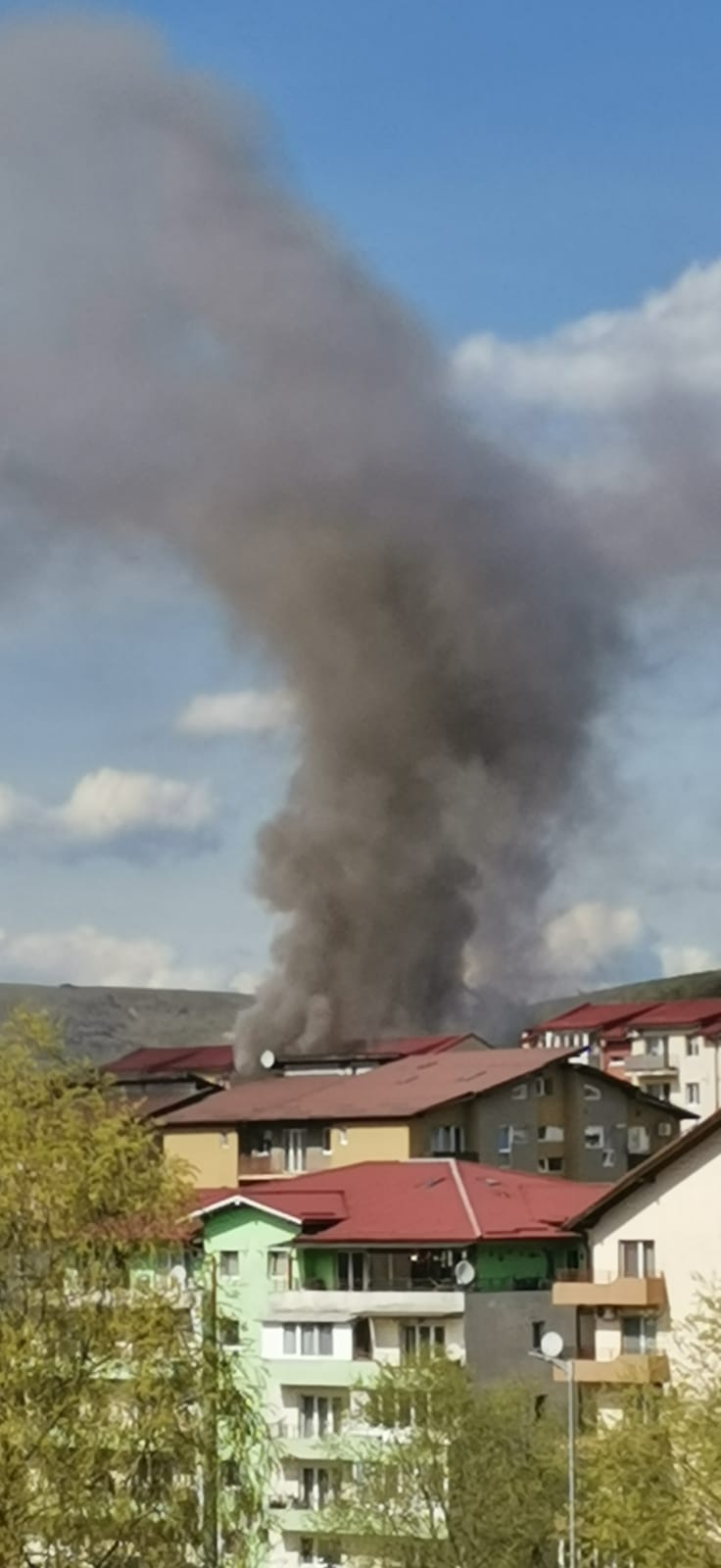 Incendiu într-un bloc de pe strada Stejarului din Florești! Pompierii ...