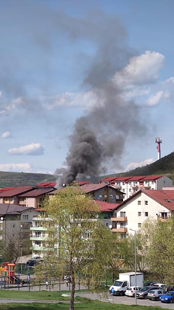 Incendiu într-un bloc de pe strada Stejarului din Florești! Pompierii ...