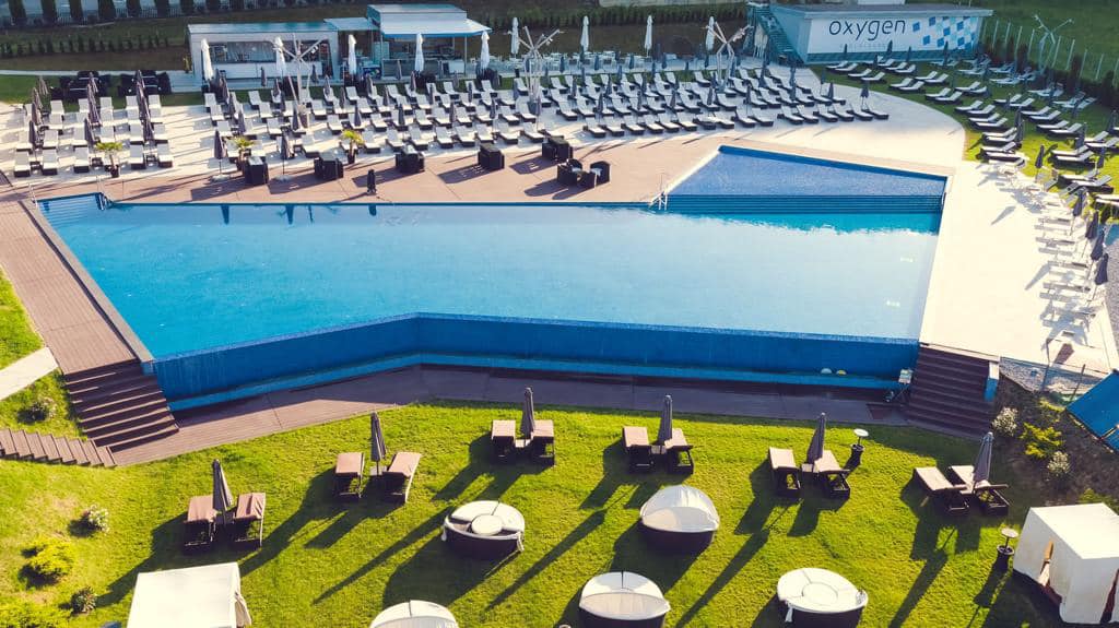 A început sezonul ștrandurilor la Cluj! Cât e intrarea la piscinele din ...