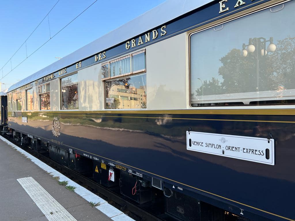 Luxosul Orient Express a ajuns în România. Celebrul tren va circula pe ...