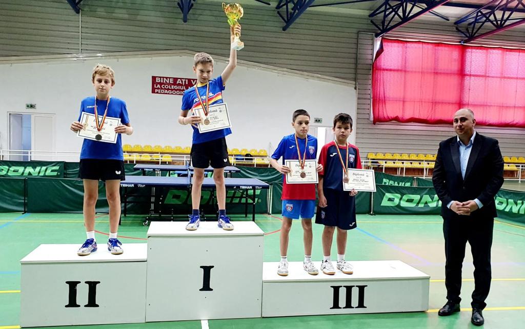 Campion la 10 ani! Cum reușește un elev din Cluj să câștige medalii de aur pe bandă rulantă la ...