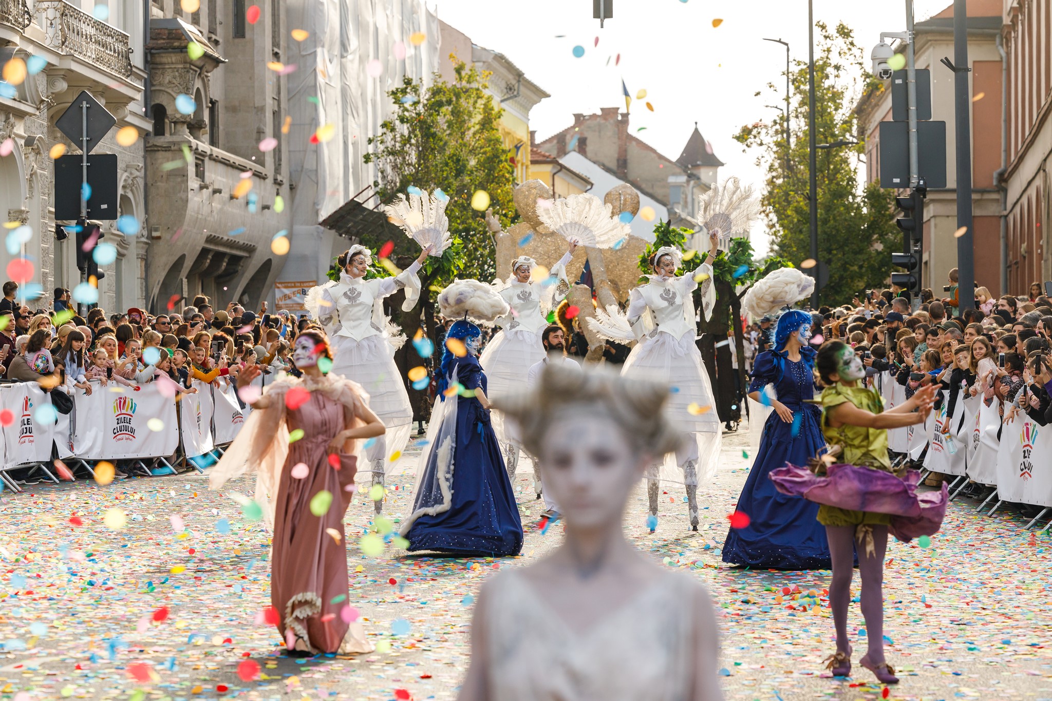 Imagini spectaculoase cu Parada Zilelor Clujului. Amestec de culori și ...
